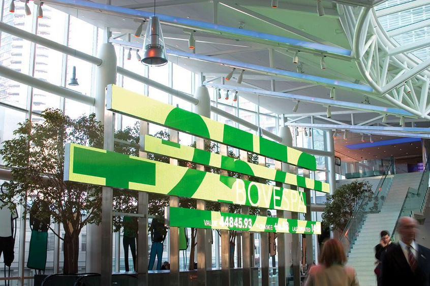 14 plead not guilty as trial of Bloomberg fit-out corruption case ...