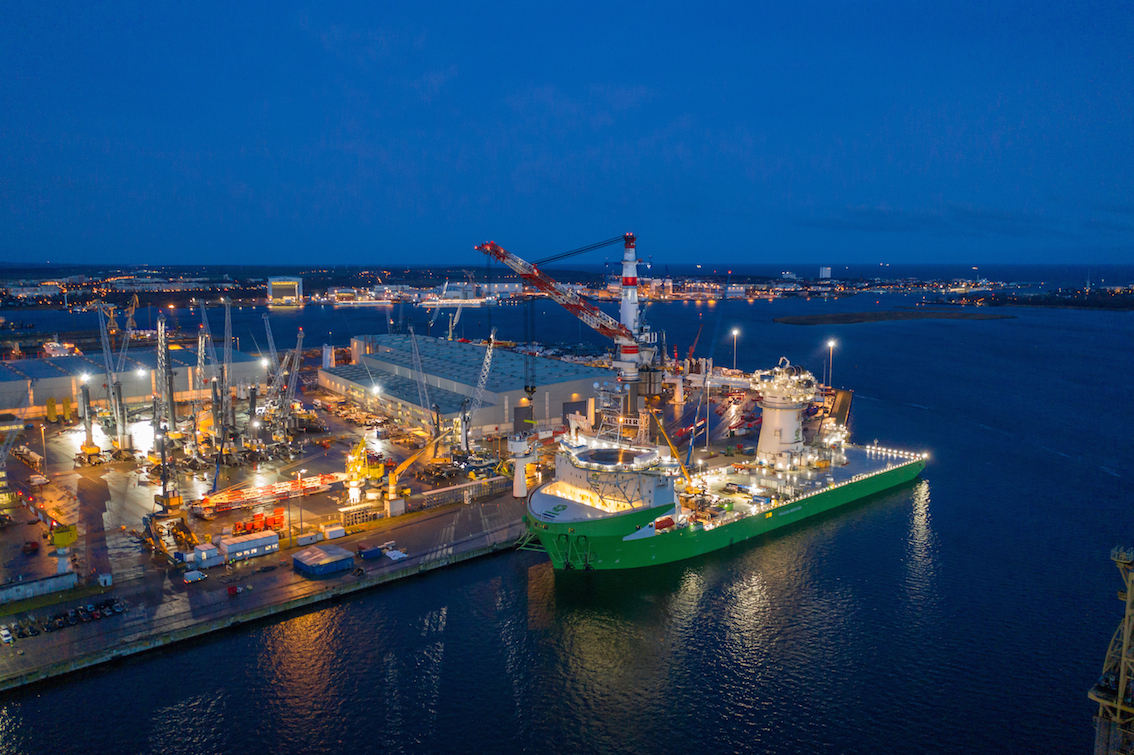 "Significant" damage as huge crane collapses on wind-farm vessel: video ...