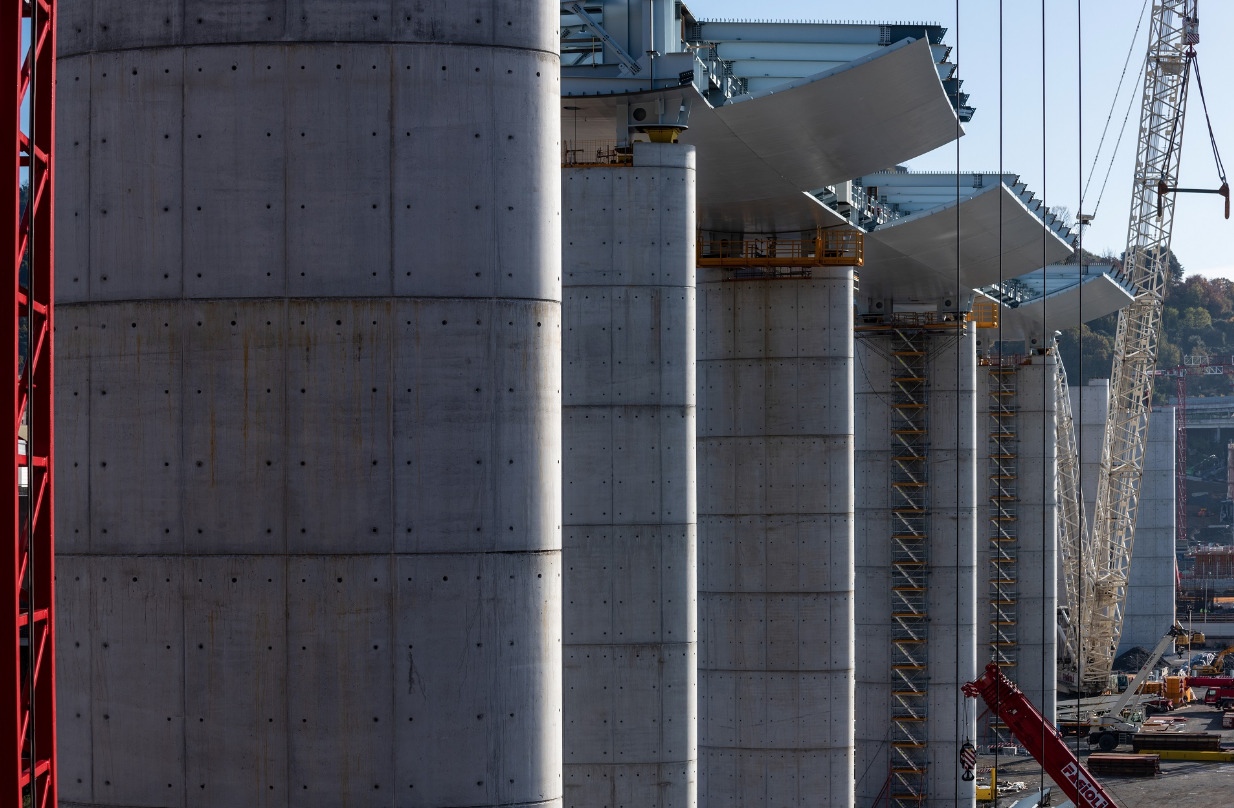 "Relentless": New Genoa bridge piers complete "in record time" - Global ...