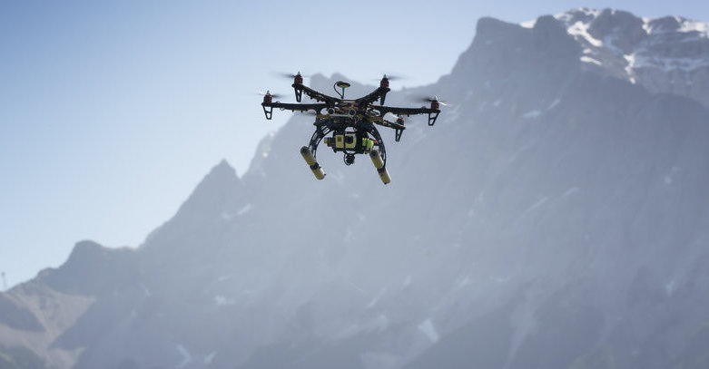 Scientists to develop flying robots that can print buildings in ...
