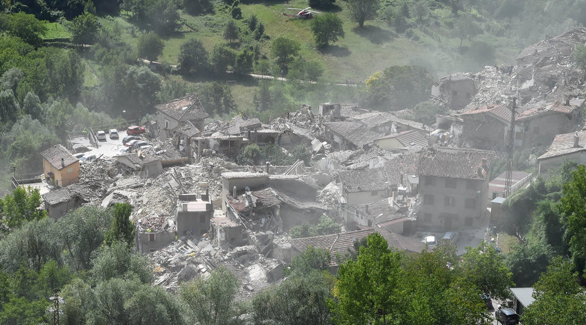 Towns destroyed and death toll mounts after powerful quake hits central ...