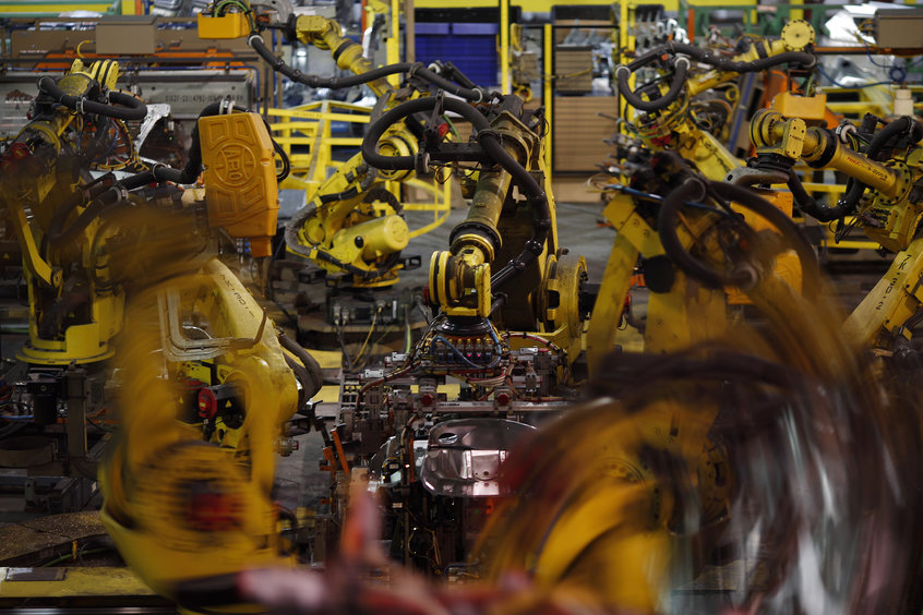 China tackles labour shortages with robot-staffed factory - Global ...