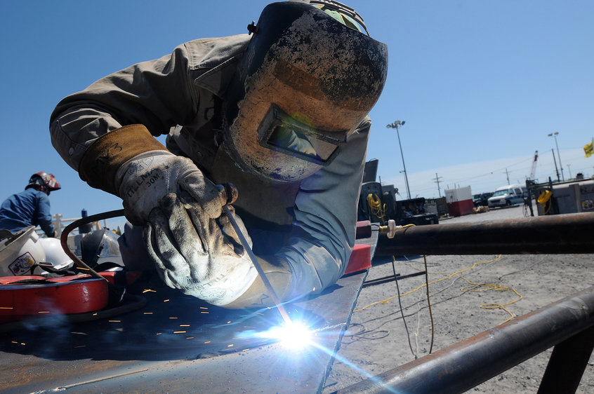 Welders in US make over $100 an hour in fracking fuelled building boom ...