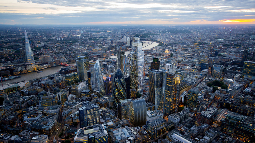 Otis demonstrates alternative to tower cranes at London's TwentyTwo ...
