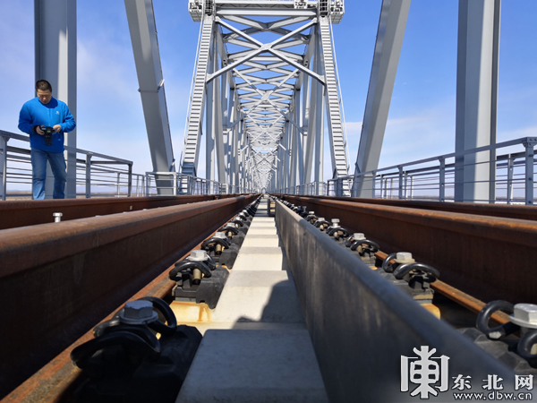 Russia completes its part of first railway bridge to China - Global ...