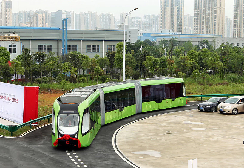 China unveils world's first rail-free, self-driving "train" - Global ...