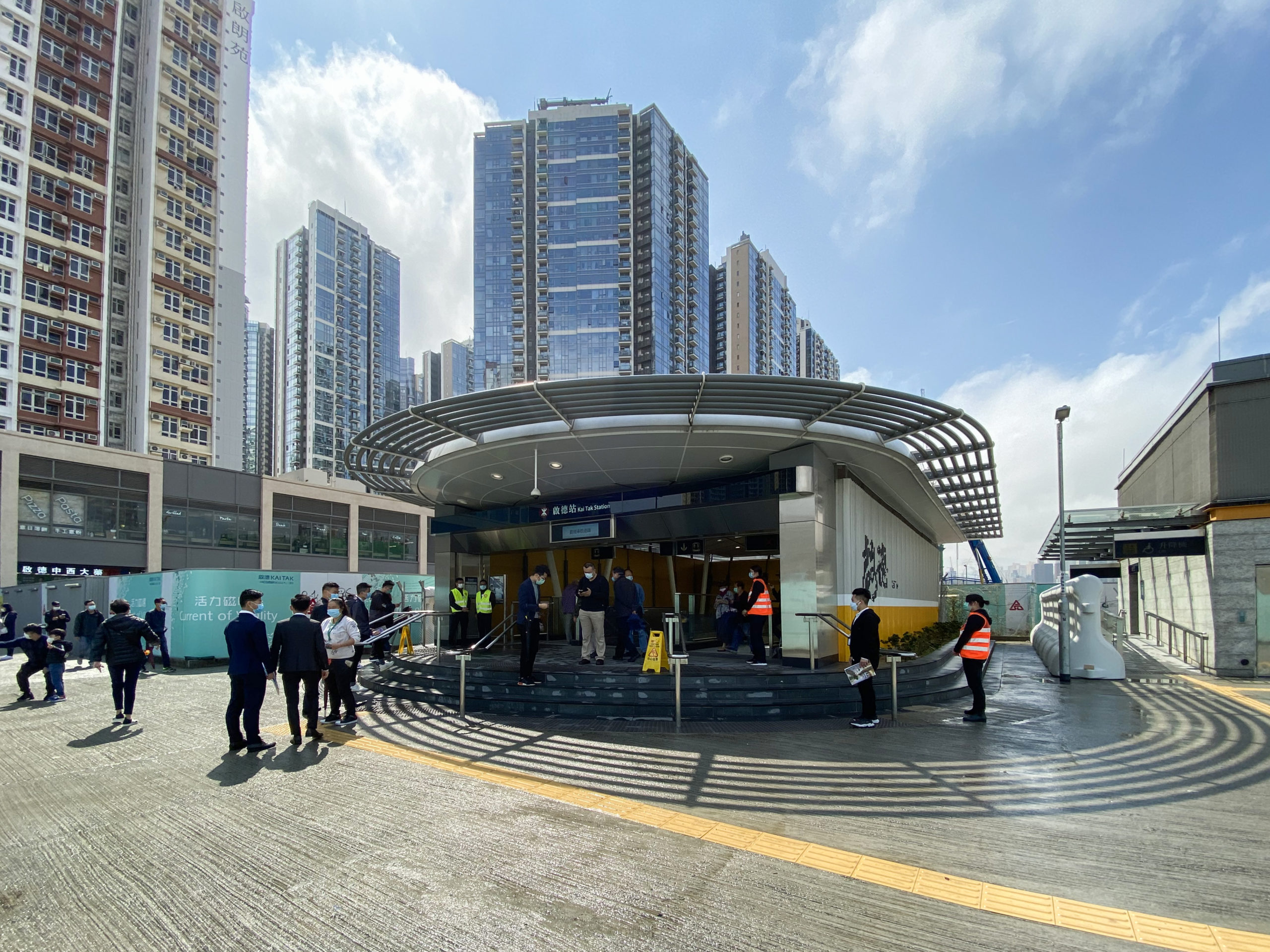 Robot "smart trainees" to work on Hong Kong's metro - Global ...