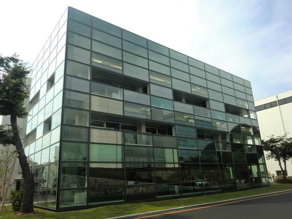 Japan's solar-powered office building passes first test - Global ...