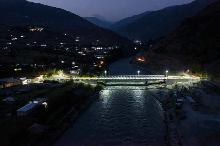 Remote Pakistan town gets new bridge in 21 days - Global Construction ...
