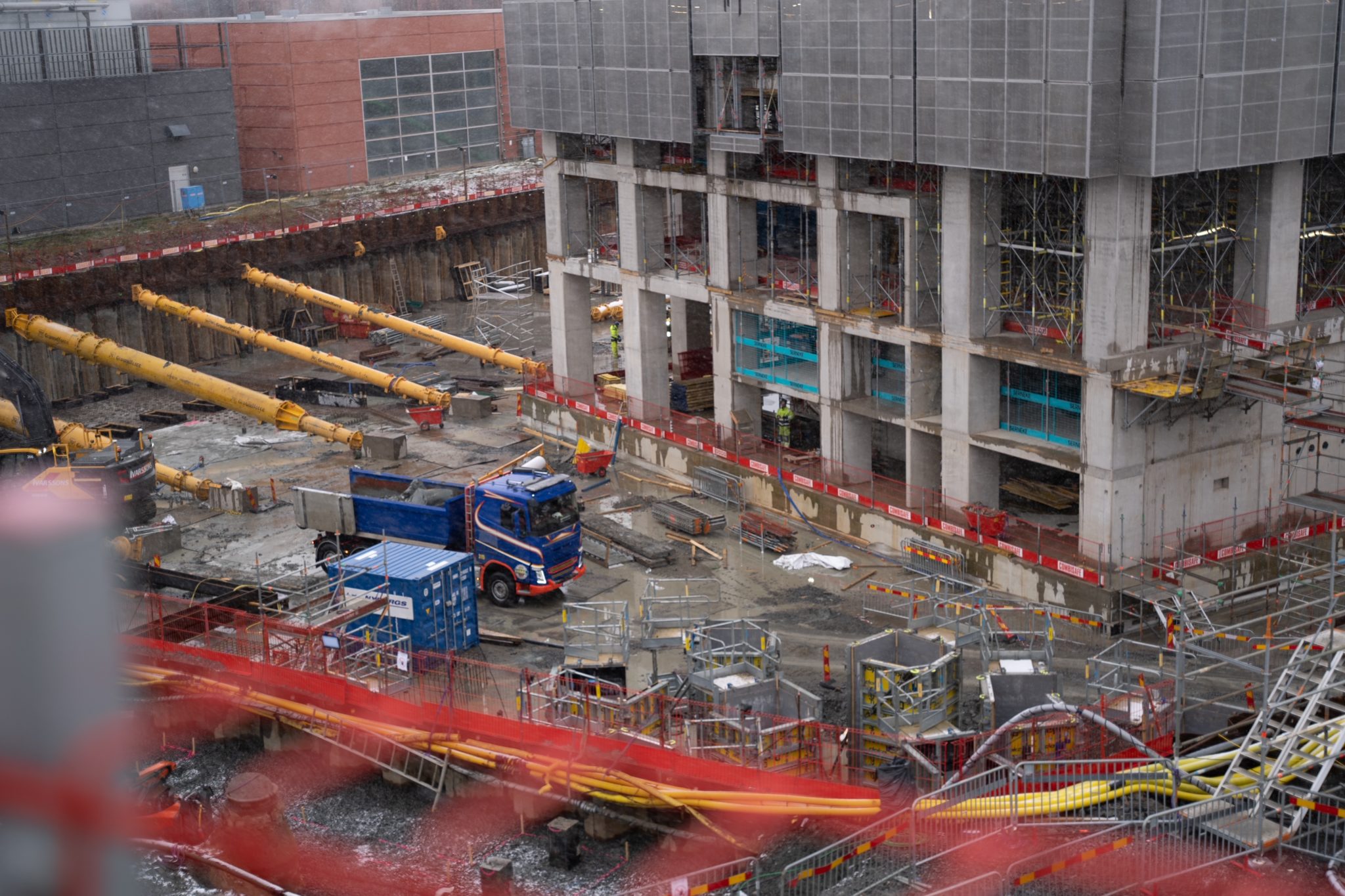 How “raking props” helped Scandinavia’s tallest building rise from clay ...