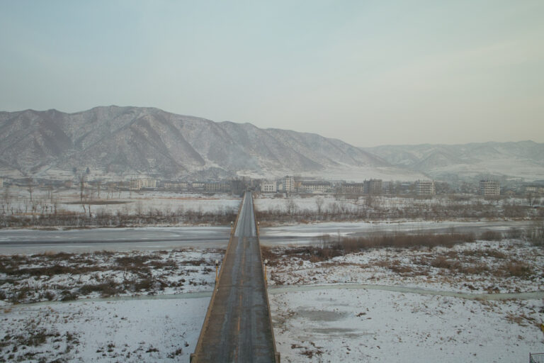 Russia awards contract to build first road bridge to North Korea ...