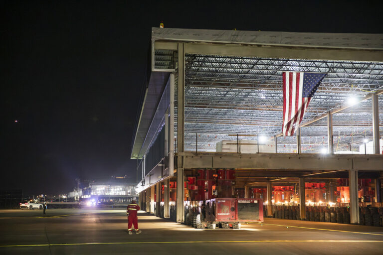 Airport breaks record installing huge terminal modules - Global ...